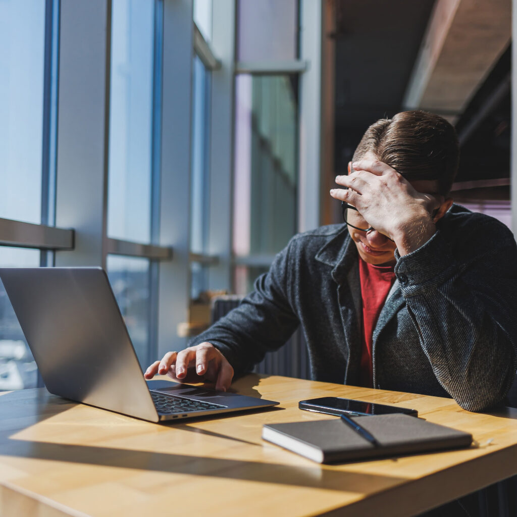 One in three employees blame lack of reliable tech for poor ...